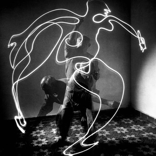 Picasso paints with light, 1949. – The Atelier YUL